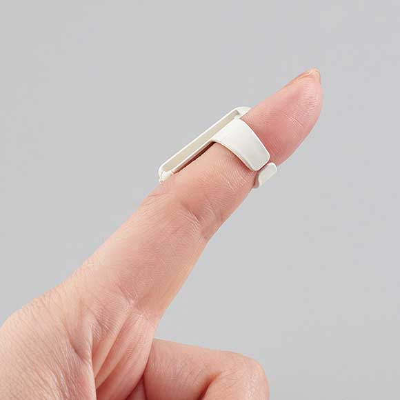 Clover Yarn Guide | Ring Type Tool for Colourwork Knitting – Magic Needles